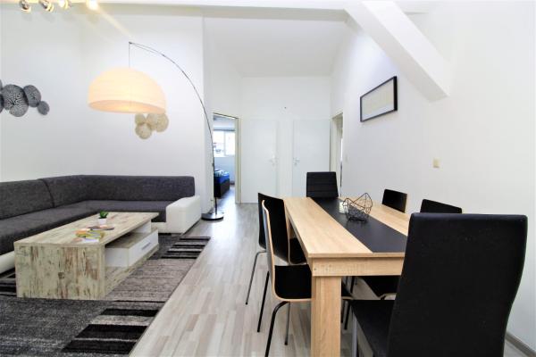 Light-filled 2-bedroom Attic Flat With Air Conditioning - Schwechat