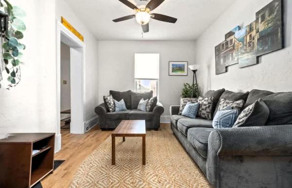 Plush 4br Retreat Patio & Parking - Forest Hills, PA