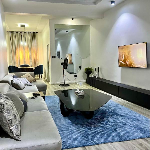 Bytup 2bedroom Apt In Lekki,24hrs Light, Wifi ,Fully Serviced Apartment , Water Heater Smart Tv - Nigeria