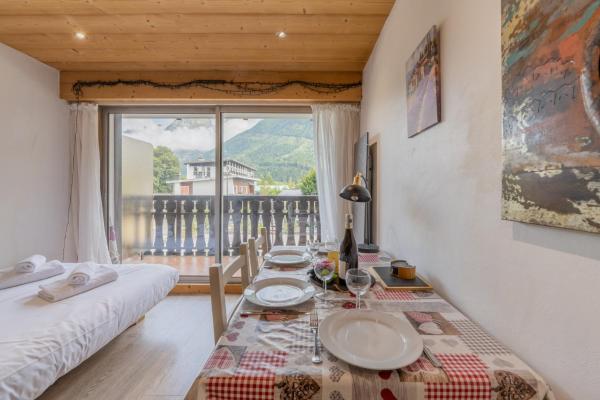 Clos Du Savoy - South Facing Balcony - Happy Rentals - Les Praz de Chamonix