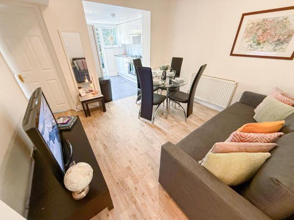 Cozy 1-bedroom Flat With Mini Garden & Paid Parking Near Finsbury Park & Highbury By Nournest Apartments - Central London