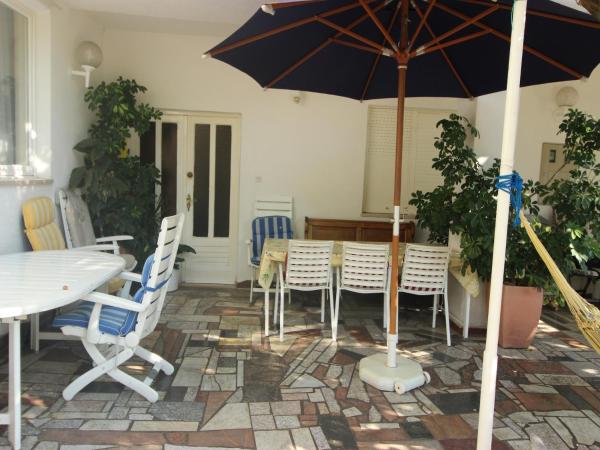Apartment In Starigrad Near The Beach - Starigrad
