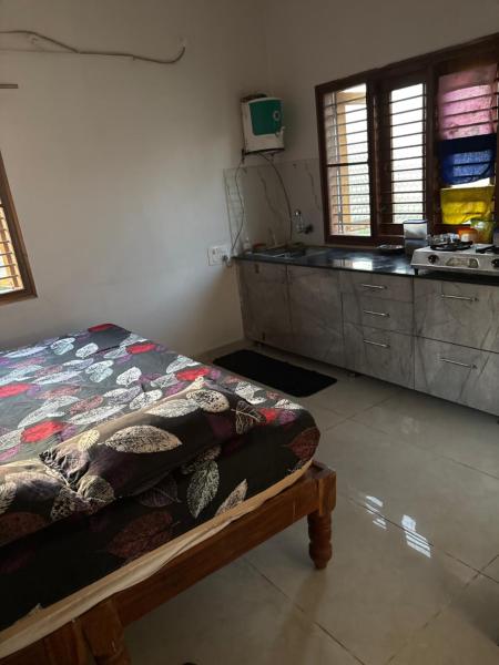 Private Room With Kitchen For Decent Couples & Families - Mysuru
