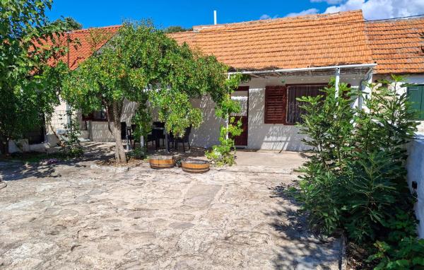Nice Home In Konjevrate With Kitchen - Croatie