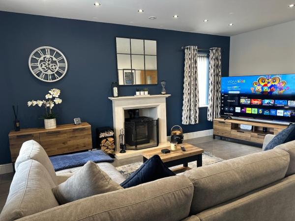 Spacious, Modern & Quiet Bungalow With Hot Tub - Sherwood Forest