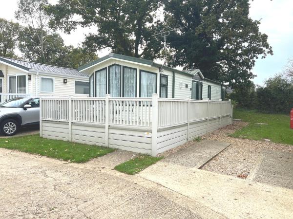 2 Bedroom Caravan Fb5, Fairway, Sandown, Isle Of Wight, Free Wifi - Shanklin