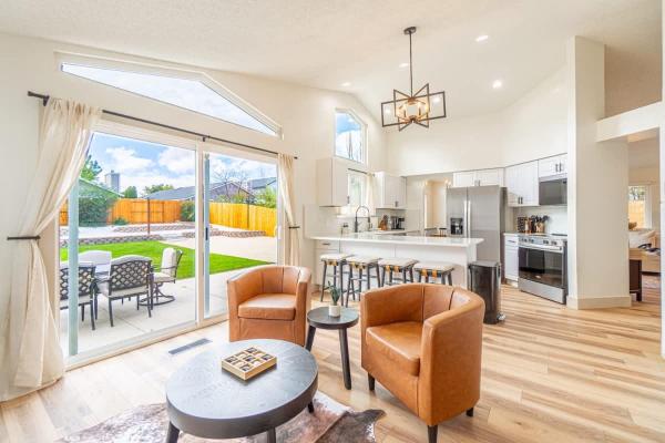 Modern Western Retreat Pet Friendly 4 Bed 2 Bath - Reno, NV