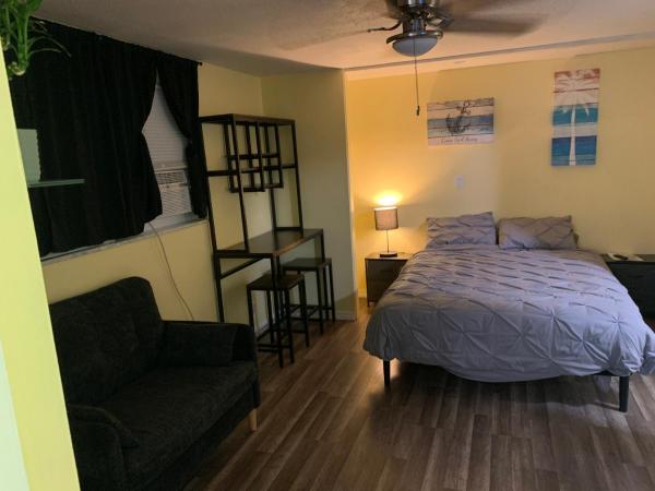 Private Suite With Small Kitchen Private Bathroom Entrance Porch And Driveway - Largo, FL