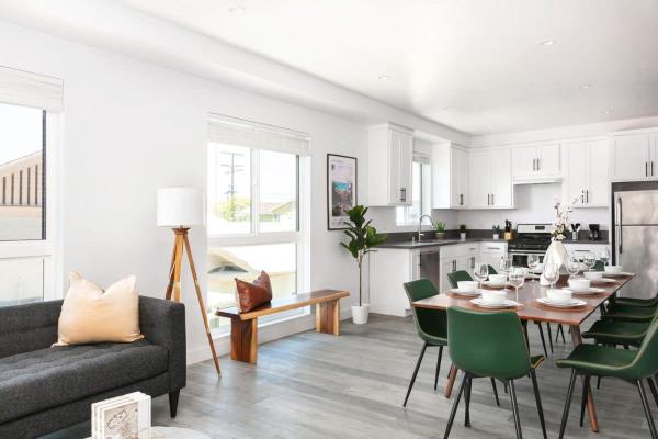 Spacious 4br La Getaway With Parking And Fast Wi-fi - Los Angeles, CA