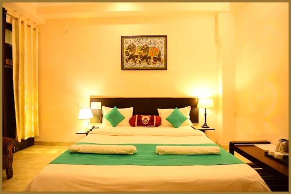 Ayodhya Hotel Ganaraj Sharnam - Providing Spacious Rooms With Free Wi-fi - Free Parking Available - Ayodhya
