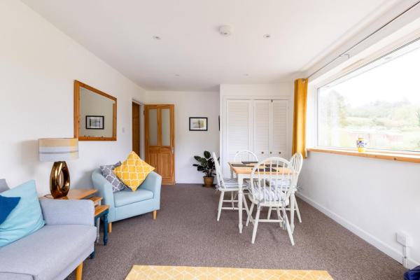 The Old Salt Store, 2 Bed Apartment With Stunning River View - Looe