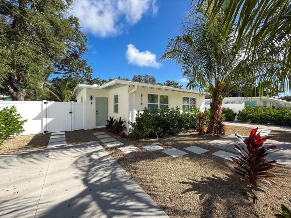 Bradenton Retreat 4br 3bath With Pool - Anna Maria Island, FL