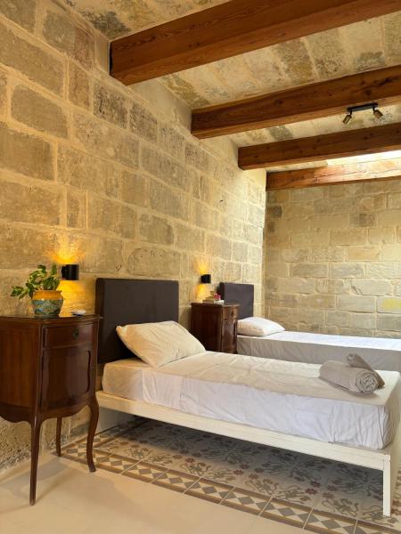 300 Year Old Townhouse Near Mdina - Malte