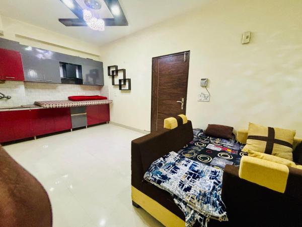 Vrindavan Apartment Near Prem Mandir & Premanand Maharaj Marg - Vrindavan