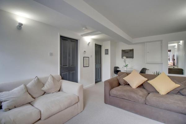 Stylish Spacious Apartment Near Airport, Rawdon - Bramhope