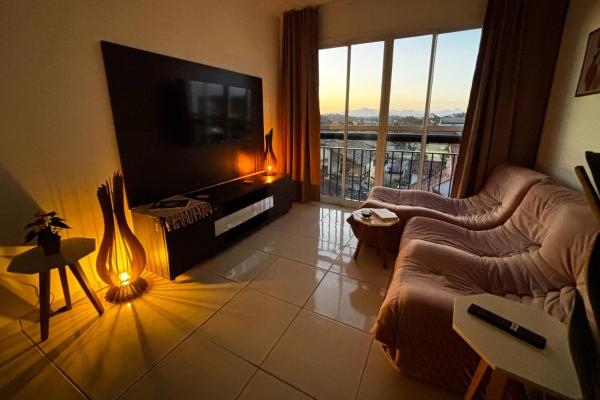 Vista Do Pôr De Sol, 5 Min A Pé Da Praia Tartarugas, 3 Supermercados E Igreja Universal, Super Arejado - Rio das Ostras