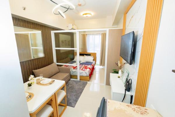 Modern Retreat With Private Balcony - Lapu-Lapu City
