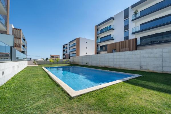 Elegant Retreat With Pool & Terrace By Hostwise - Alvor