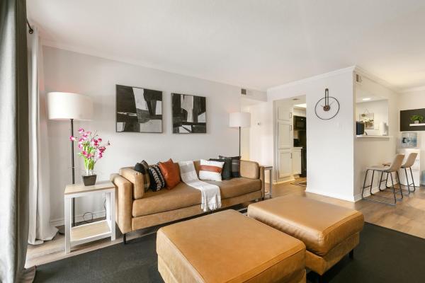 Urban Ember With King Bed - Dallas, TX