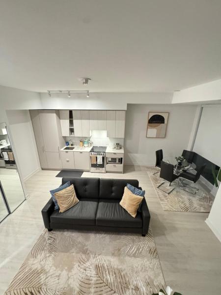 Spacious 3bedroom Home In Square One Area - Toronto