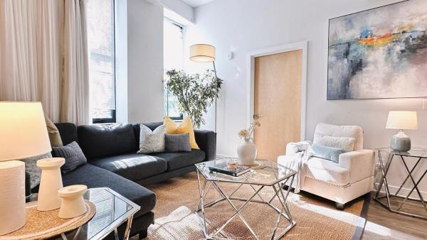 Downtown 3b2b Apt With Full Kitchen, Sleeps 6,near Ppac & Dining - Cranston, RI