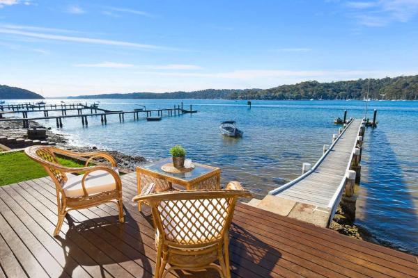 Waterfront Scotland Island Holiday Home - Family & Pet Friendly - 3 Bedrooms - Wifi - Netflix - Private Jetty - Scotland Island