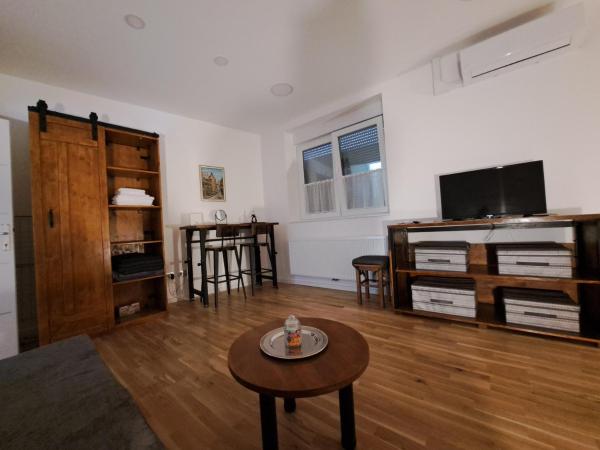 Gag Apartment In Tram Zone With Free Parking In Front Of The House - Zagrzeb