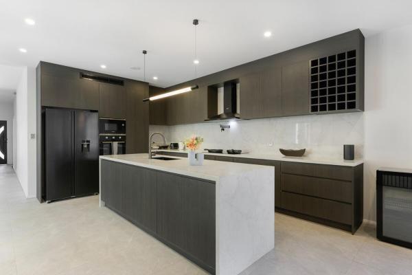 Spacious 5br Family Haven In Kingsgrove For 12ppl - Carlton