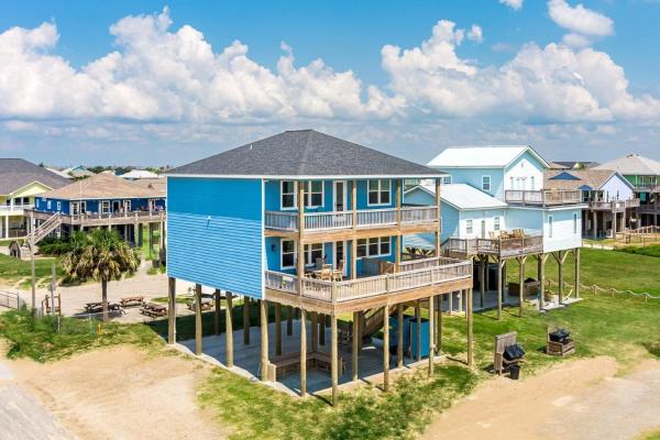Oceanfront Manor Home - Crystal Beach, TX