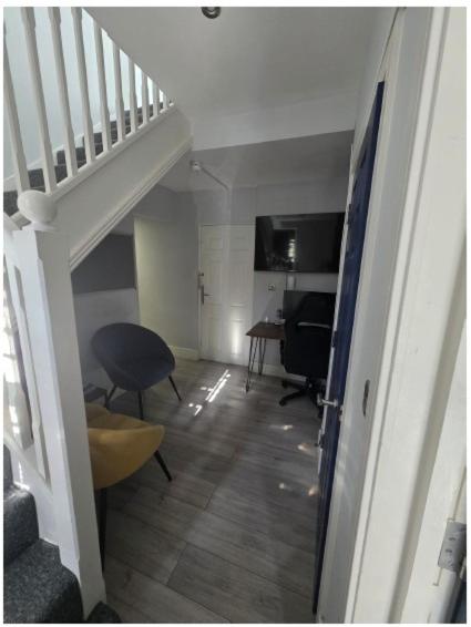 Strategic Haven For Short Getaway - Gillingham