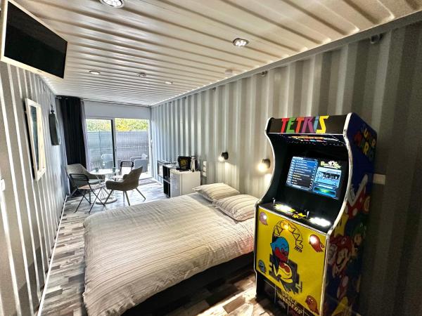 Unusual Night In A Converted Container - Berck