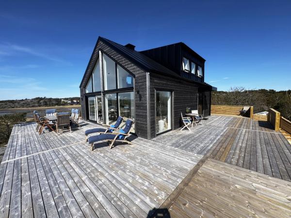 Welcome To A Charming Holiday Home In Västra Frölunda - Gothenburg