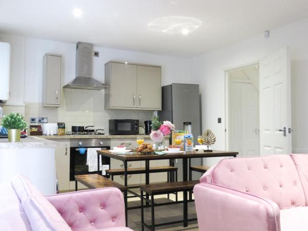 Tudors Esuites - Private 4 Bedroom House #14ns - Solihull