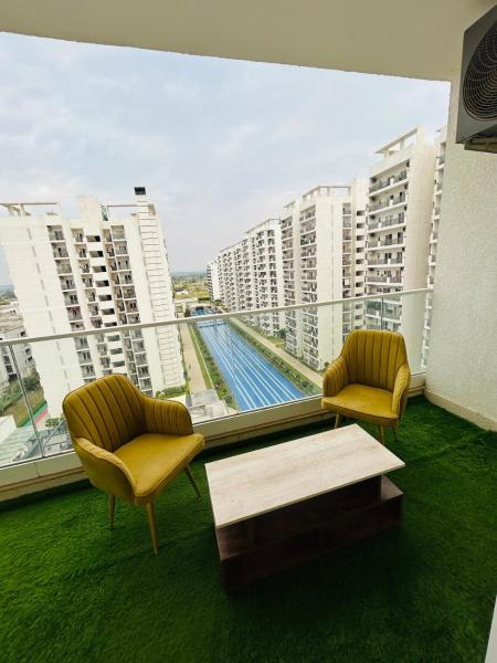 Skyline 1bhk Central Park Flower Valley The Room - Sohna