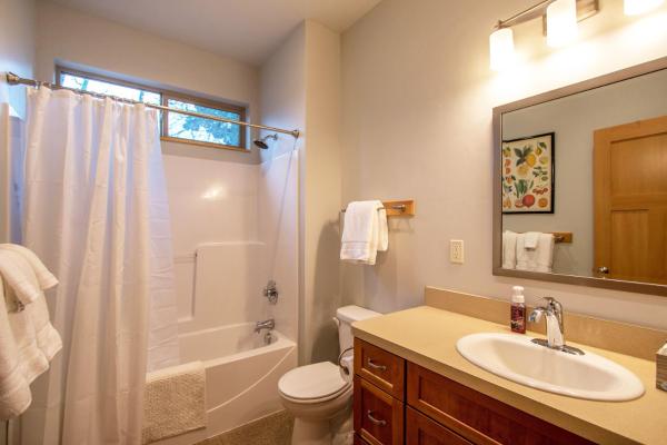 Blackberry Bramble Home - Hood River, OR