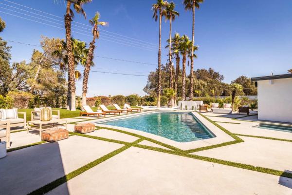 Iconic Sleeps 14 In Style Poolside Spa - Palm Springs, CA