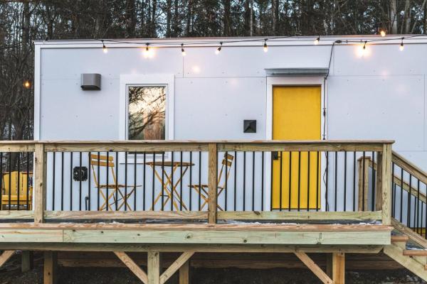 Modern Tiny House With Hot Tub & River Near Stowe - Stowe, VT