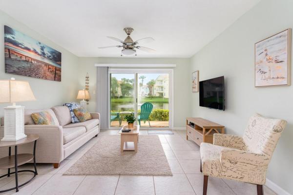 Tranquil Pond Oasis - Coastal2 - Melbourne, FL