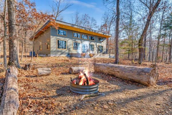 Elk Cabin At Thunder Bluff - Fayetteville, AR