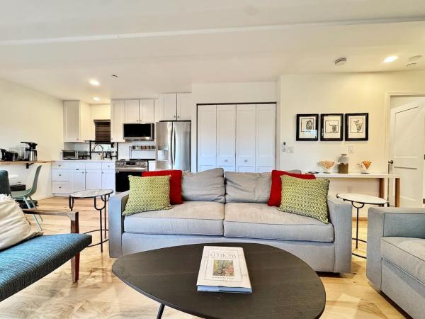 Unique Container, Home 20 Acres, Modern Stay - Placerville, CA