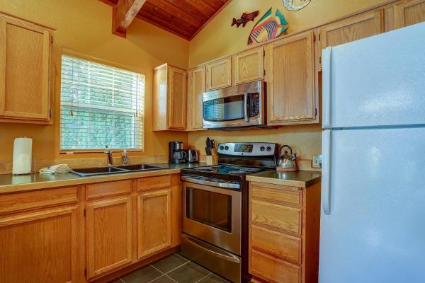 Pet Friendly Waveseeker Private Yard - White Salmon, WA