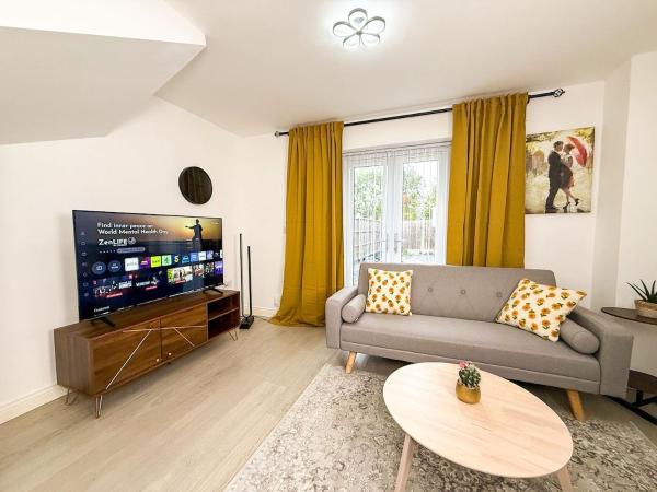 Modern 3-bedroom Wolverhampton City Home, Wifi&parking - Wolverhampton