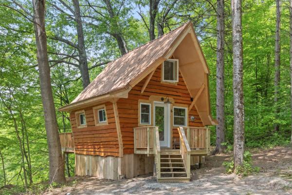Whimsical Vermont Cabin With Hot Tub & Mountain Views - Stowe, VT