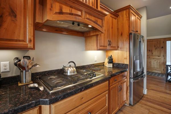 Five Peaks Home With Soaking Tub - Bend, OR