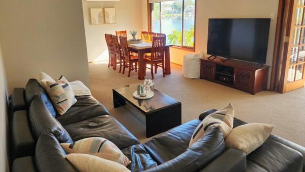 A Slice Of Paradise - Vincentia