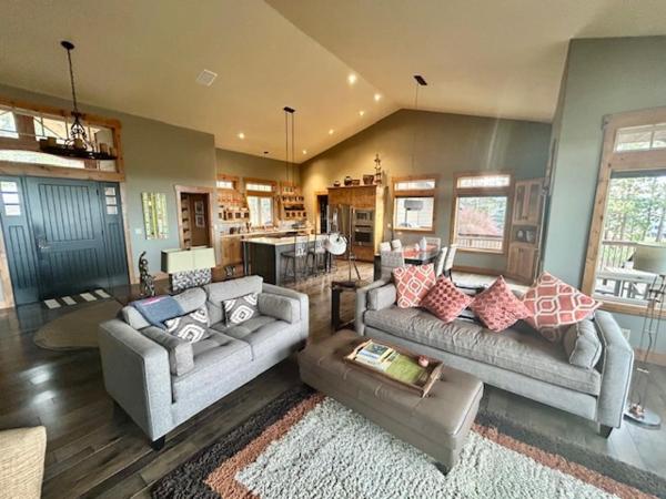 Seven Peaks Home - Bend, OR