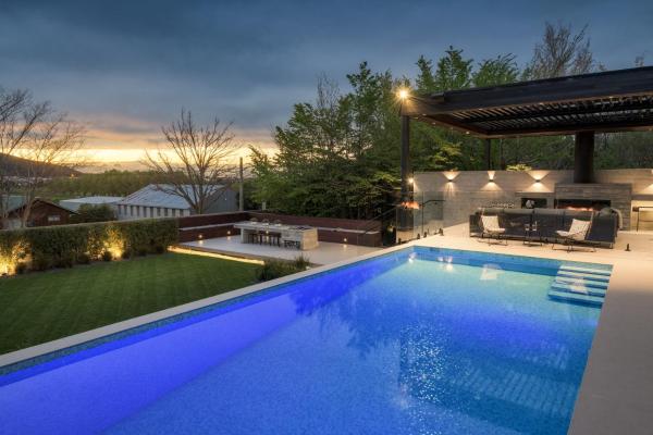 Bridle Path Retreat - Modern Private Luxury - West Coast