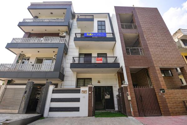 Fabhotel Corporate Stayz - Near Medanta Hospoital - Gurugram