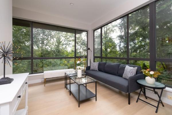 Stylish Scenic Oasis 2 Bedroom Suite West Van - Cyprus