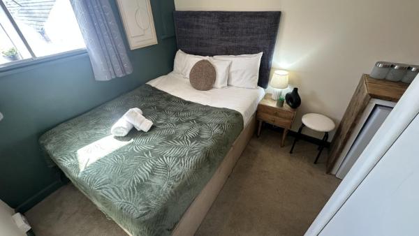 1 Double Bedroom-shared House-stonehouse-stroud-room 3 - Stroud